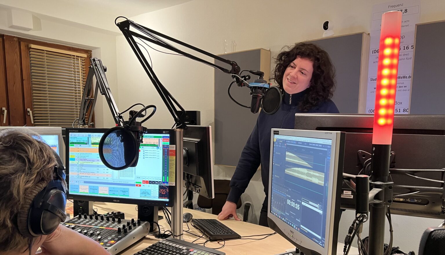 Bürgermeister drücken den Startknopf - Radio Welle West Wetterau